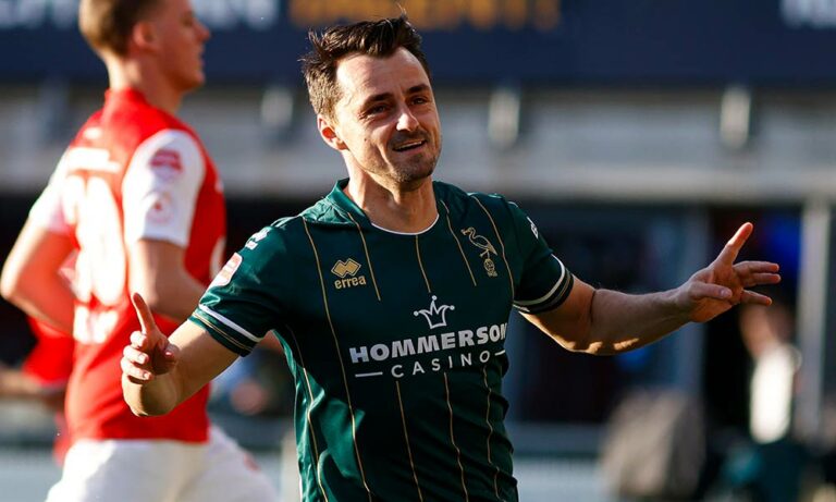 Daryl van Mieghem blijft nog een jaar bij ADO - Groen Geel Hart